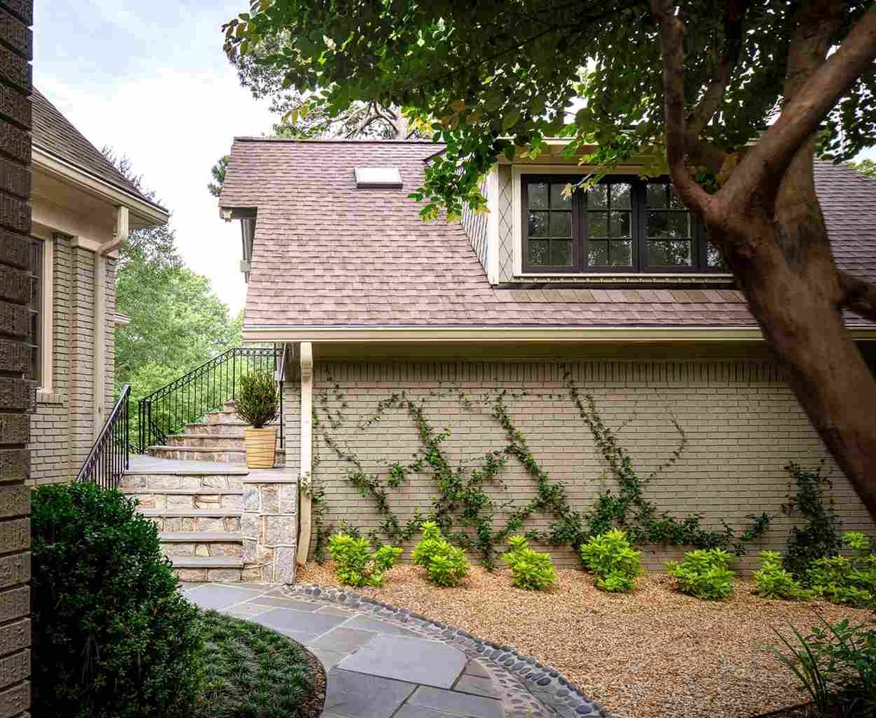 Carriage House: Inside an Atlanta Carriage Home Addition